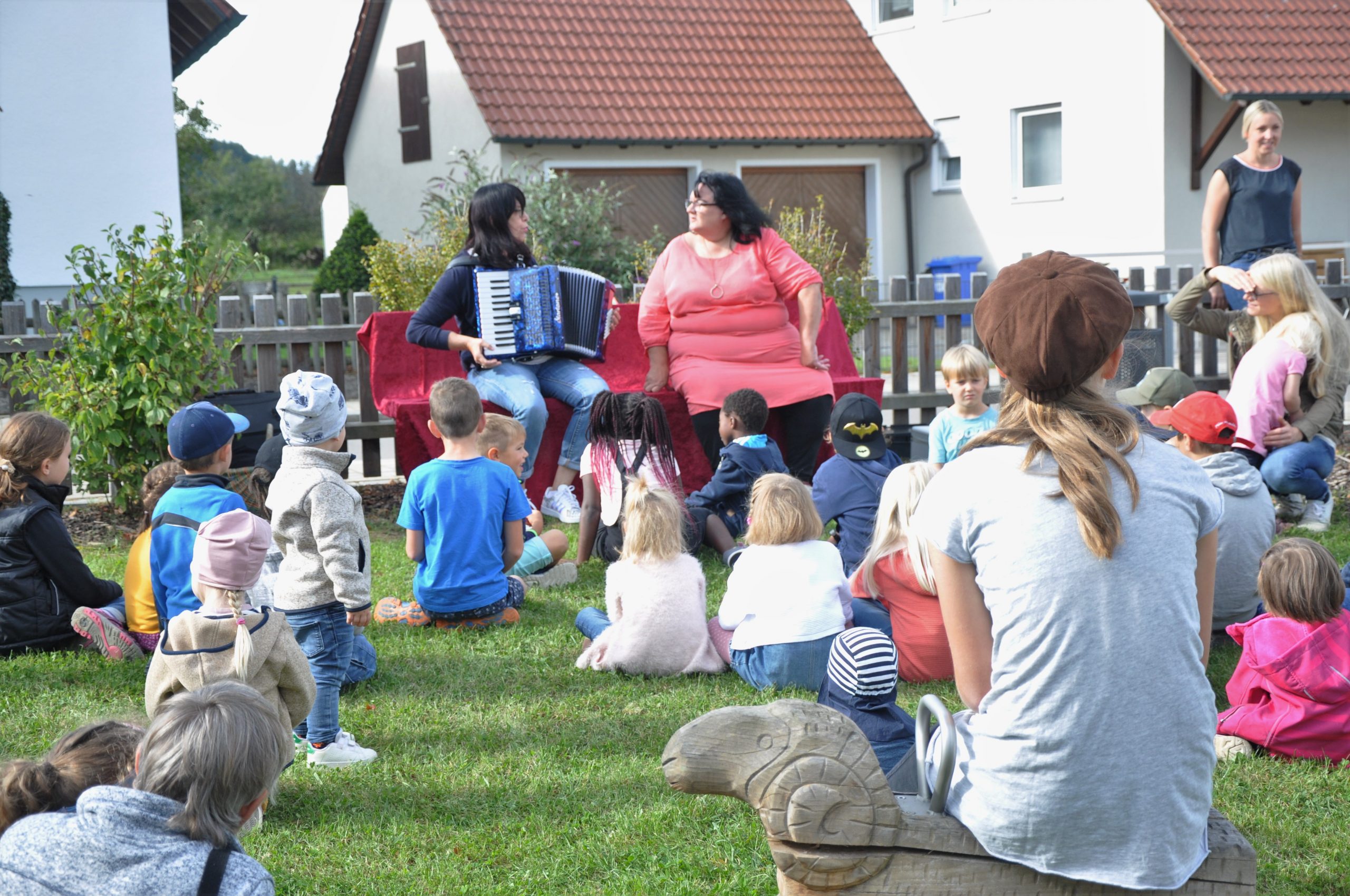 Open Air Kultur auf der roten Bank – Rainer Winkel Interessengemeinschaft